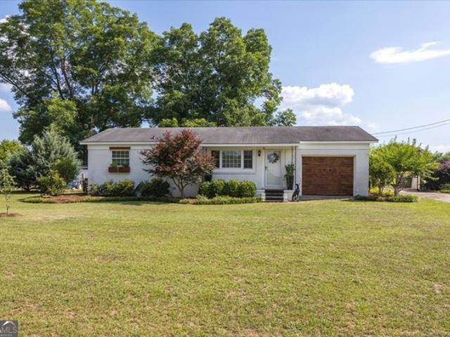 2200 Lakeview Rd, Byron, GA 31008