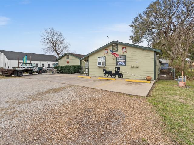 2200 Peach Avenue 4