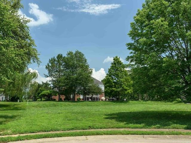 2200 Pebble Beach Dr, Newburgh, IN 47630