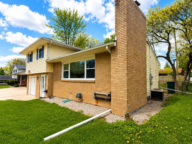 2200 Rossiter Place