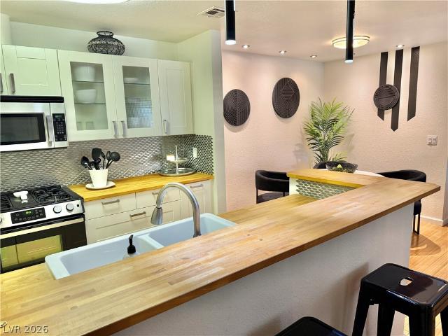 2200 S Fort Apache Rd, Unit 2152, Las Vegas, NV 89117 | MLS #2768 | Compass