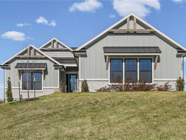 2200 S Quail Dr, Independence, MO 64057