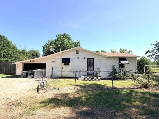 2200 W Gillis Ave, Cameron, TX 76520