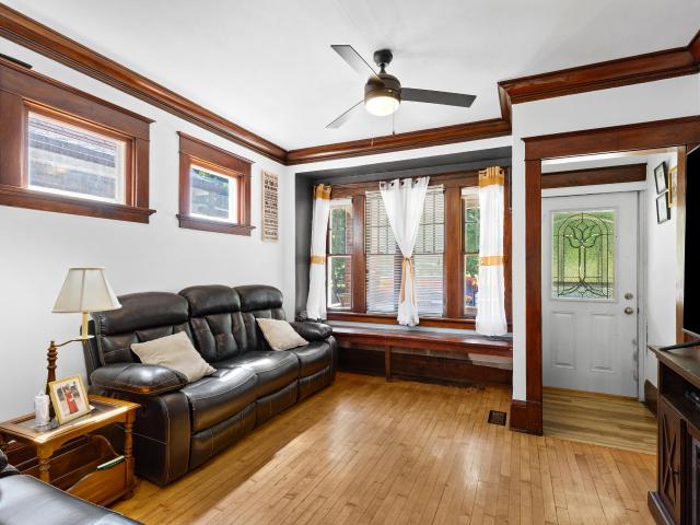 2200 W Lincoln Ave