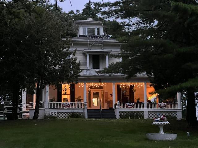 2200 W Memorial Drive