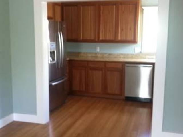 $2200 / 2br 900ft² OPEN TODAY Renovated cottage with fenced yard