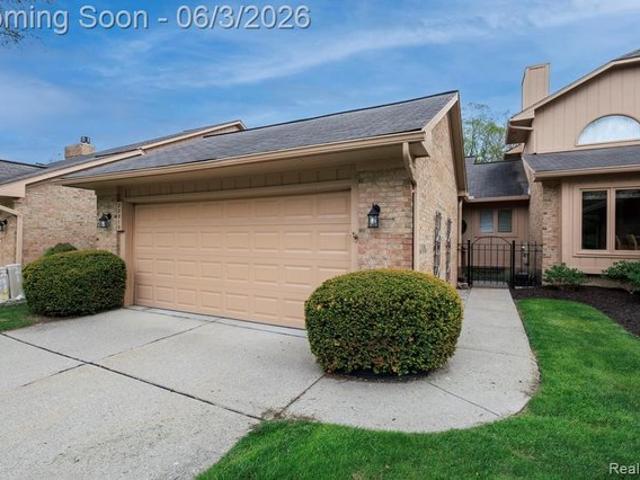 22010 River Ridge Trl, Farmington Hills, MI 48335