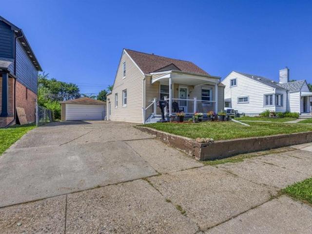 22012 Grand Lake St, Saint Clair Shores, MI 48080