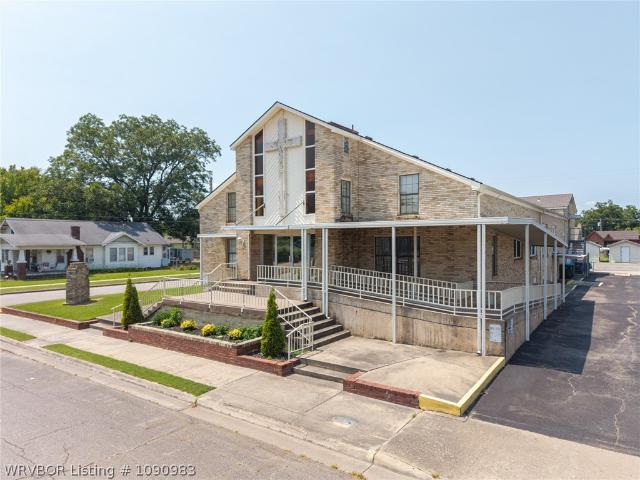 2201 N 8th Street