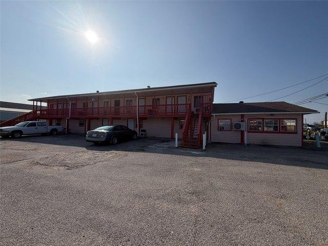 2201 Avenue J, Dickinson, TX 77539