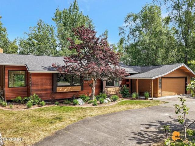 2201 Arctic Cir, Anchorage, AK 99517