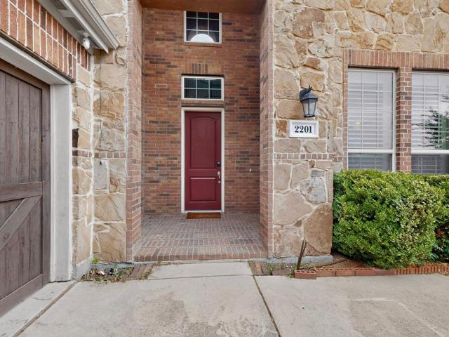 2201 Arbol Way