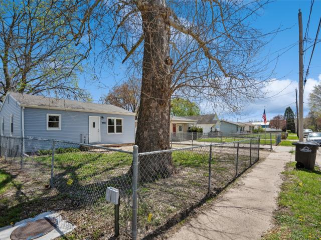 2201 E 38th Court