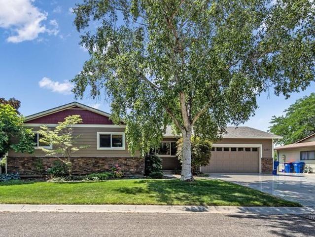 2201 E Dicky Cir, Eagle, ID 83616