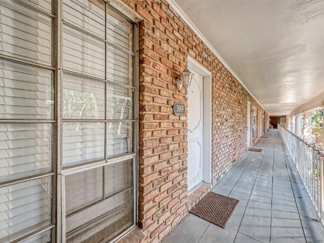 2201 Fountain View Dr, Unit 30, Houston, TX 77057 | MLS #7325 | Compass