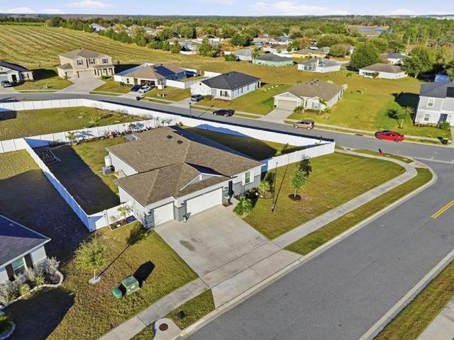 2201 Gladiolus Ln, Mascotte, FL 34753