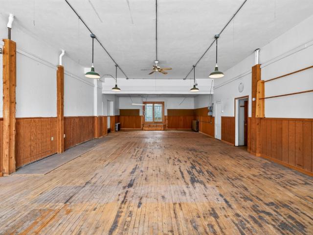 2201 Johnson St. N. E