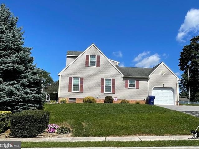2201 Pleasant View Dr, York, PA 17406