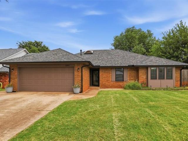 2201 Summer Way Ln, Edmond, OK 73013