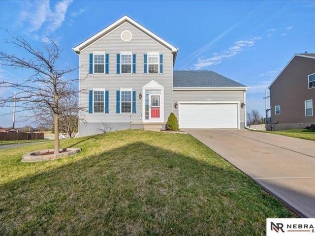 2201 S River Rock Dr, Papillion, NE 68046