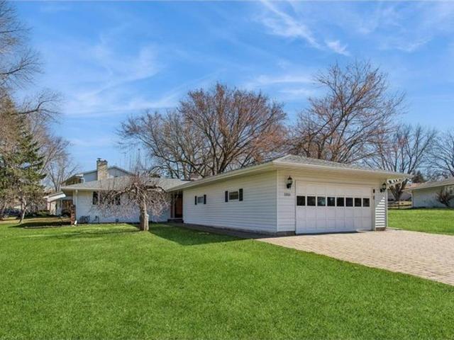 2201 Tamarack Ln, Burnsville, MN 55337