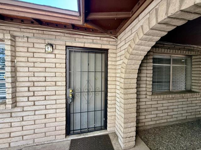 2201 W Belmont Avenue # Apt 4