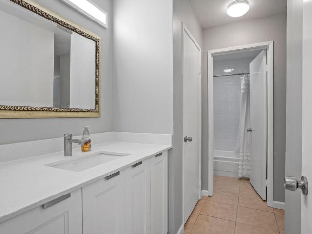 2201 Woodside Ln, Unit 10, Sacramento, CA 95825 | MLS #226054