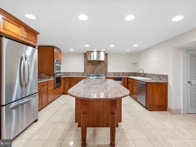 2201 05 Green Street # 1L