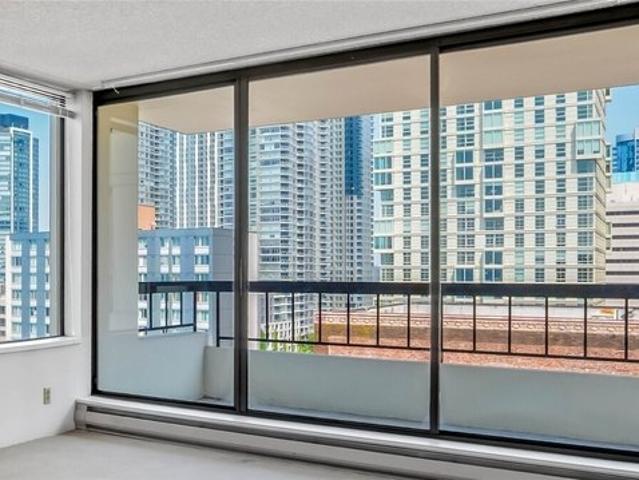 2201 3rd Ave Apt 1205, Seattle, WA 98121