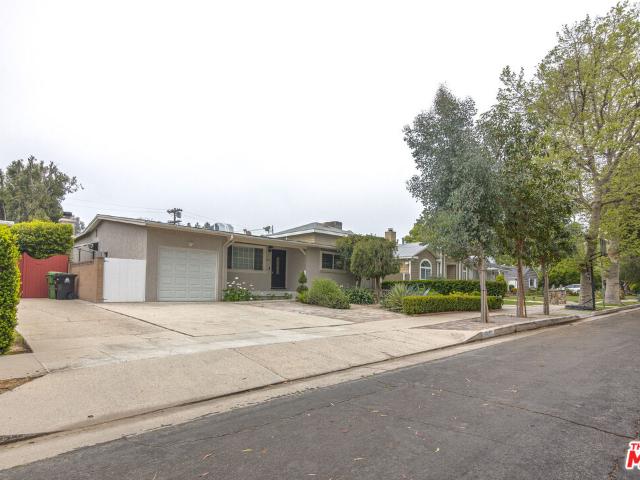 22022 Lopez St, Woodland Hills, CA 91364 | MLS #26658 | Compass