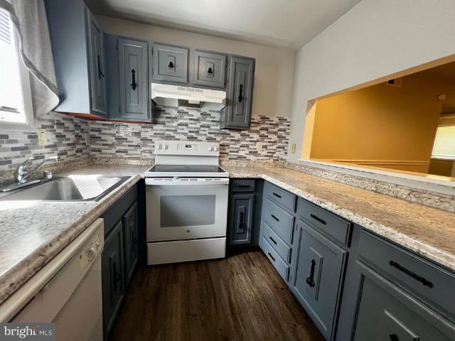 22024 Gloucester Court # B 5