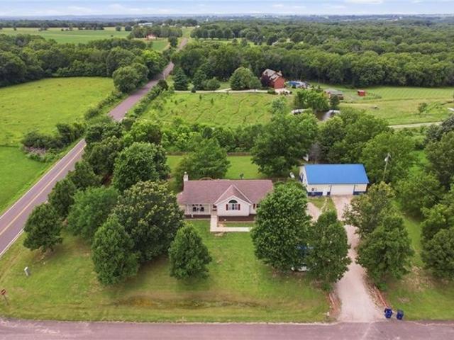 22025 th St, Basehor, KS 66007