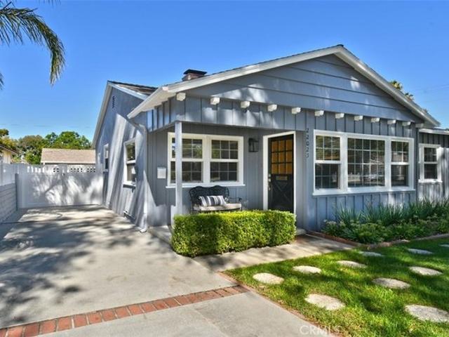 22025 De La Osa St, Woodland Hills, CA 91364