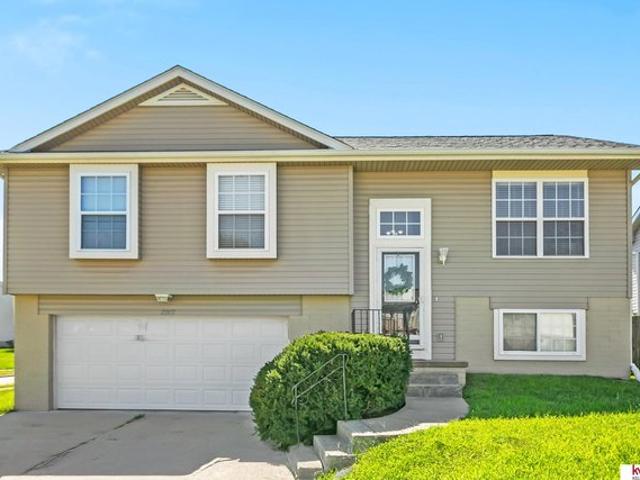 2202 N 166th St, Omaha, NE 68116