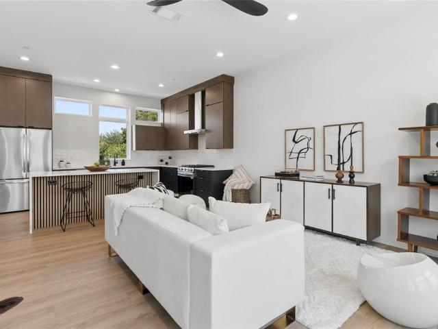 2202 N Carroll Avenue # 104