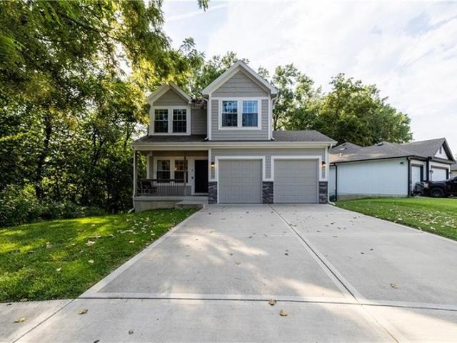 2202 N Woodsbury Rd, Independence, MO 64058