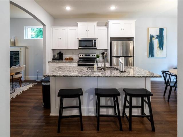 2202 N Woodsbury Road