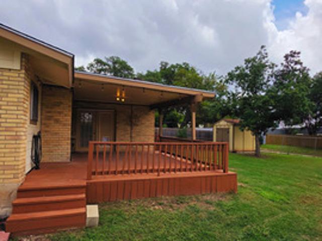 2202 Orange Blossom St