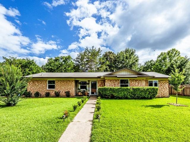2202 Easley Cir, Huntsville, TX 77320