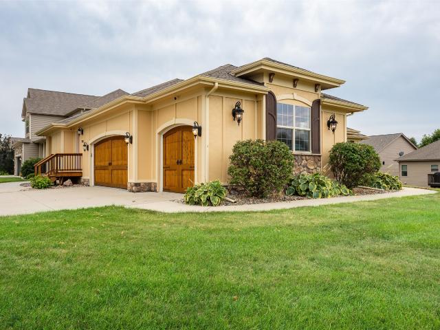 2202 Hearthstone Circle SW