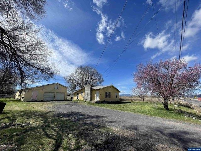 2202 Joe Wright Rd, Klamath Falls, OR 97603