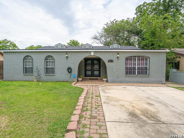 2202 Lake Louise Dr