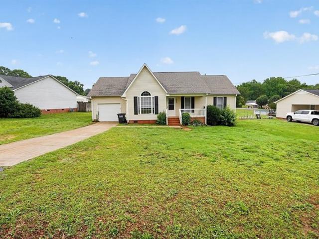 2202 Rolling Green Rd, Anderson, SC 29621