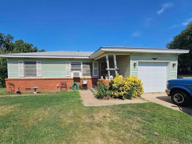 2202 S 13th St, Chickasha, OK 73018