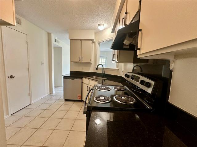 2202 S Jackson Cove