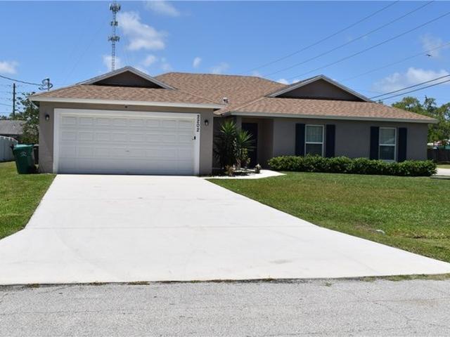 2202 SE Lucaya St, Port Saint Lucie, FL 34952