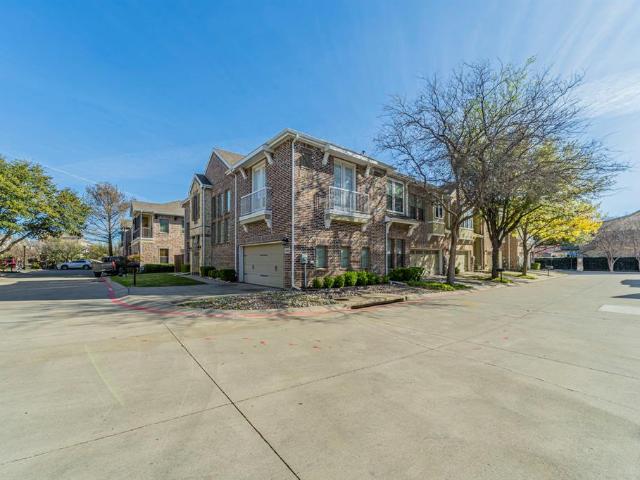 2202 Shady Vista