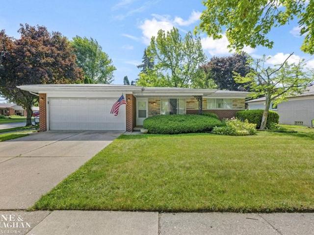 22030 Marter Rd, Saint Clair Shores, MI 48080