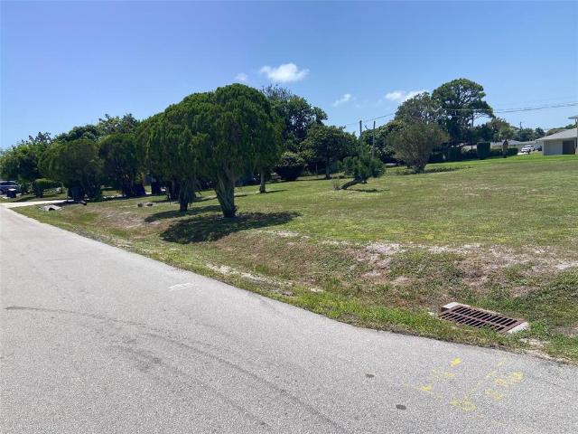 2203 Avienda Ave, Fort Pierce, FL 34946 | MLS #TB8416