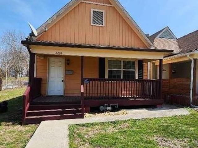 2203 Agnes Ave, Kansas City, MO 64127